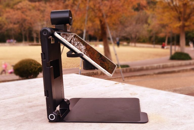 Snow Pad Portable Electronic Video Magnifier for the Visually Impaired